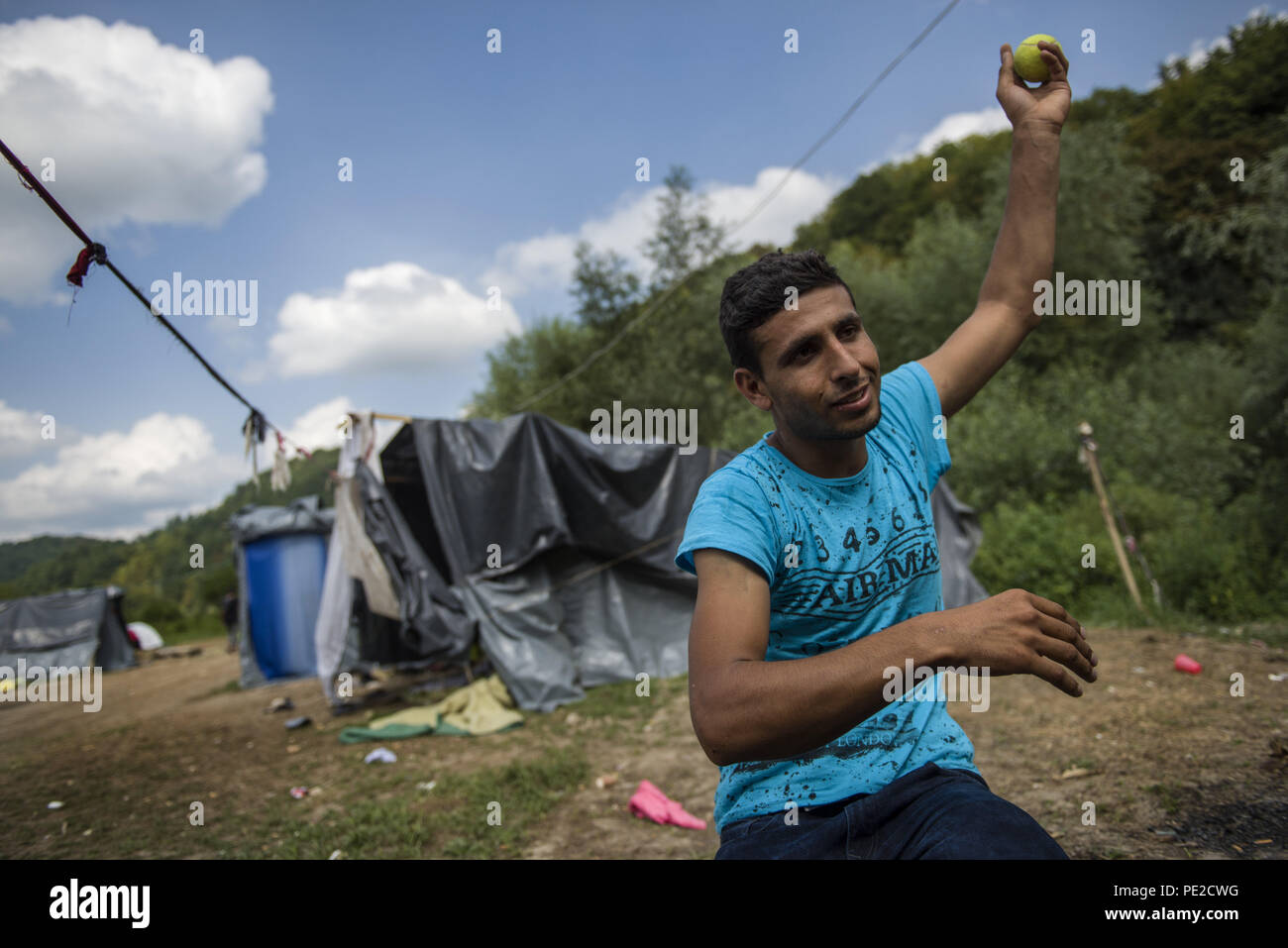 Cricket children throwing hi-res stock photography and images - Alamy