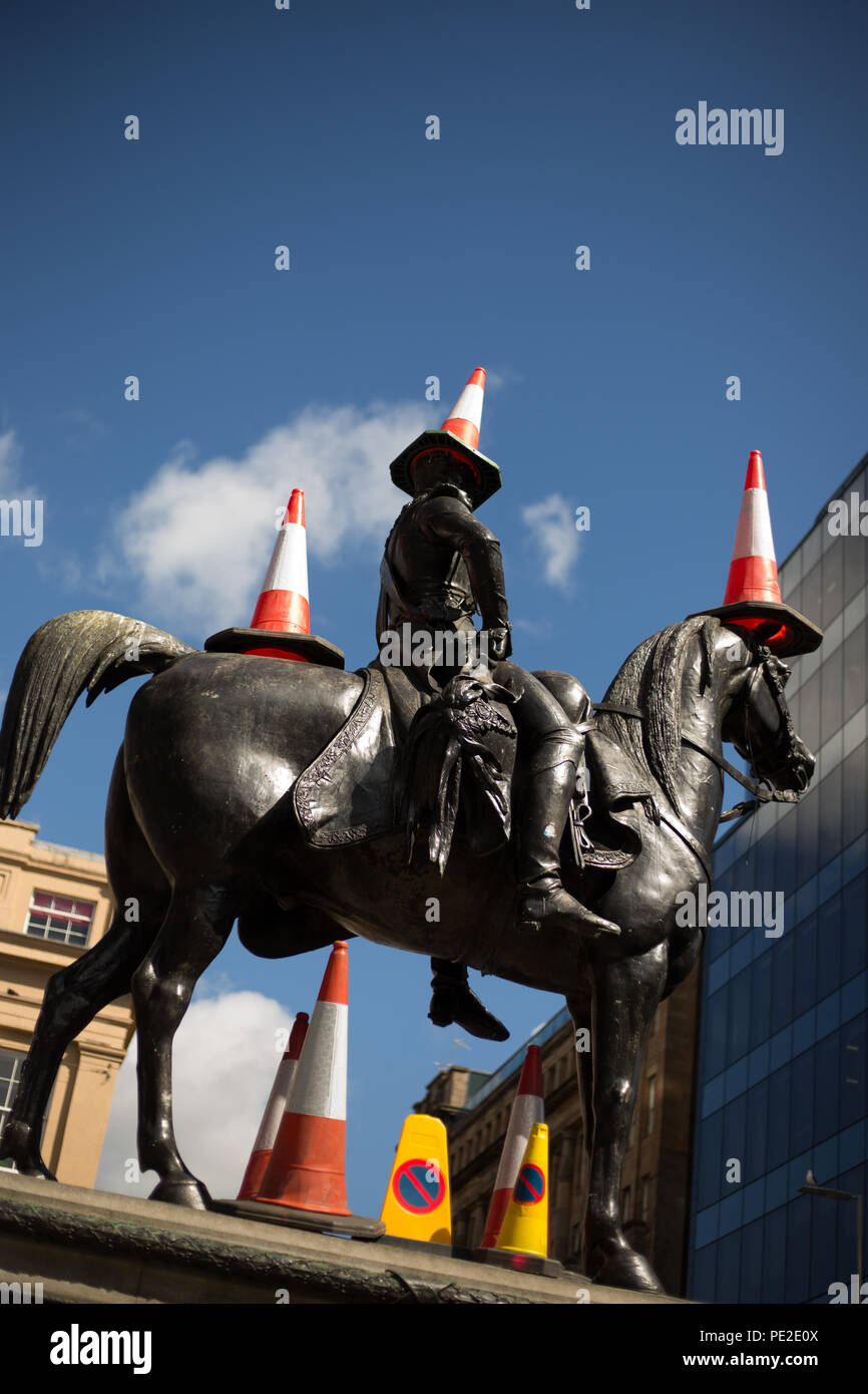 Wellington statue police cone hi-res stock photography and images - Alamy