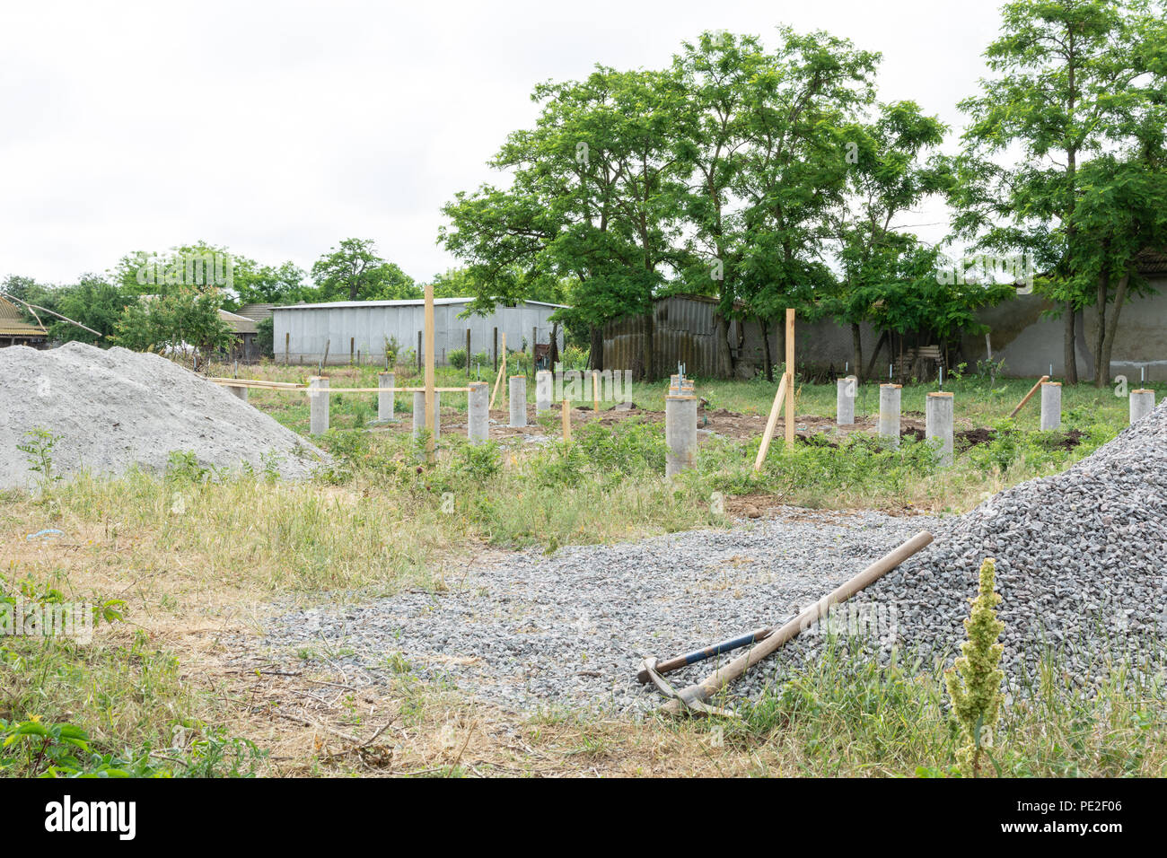 Pile foundation hi-res stock photography and images - Alamy