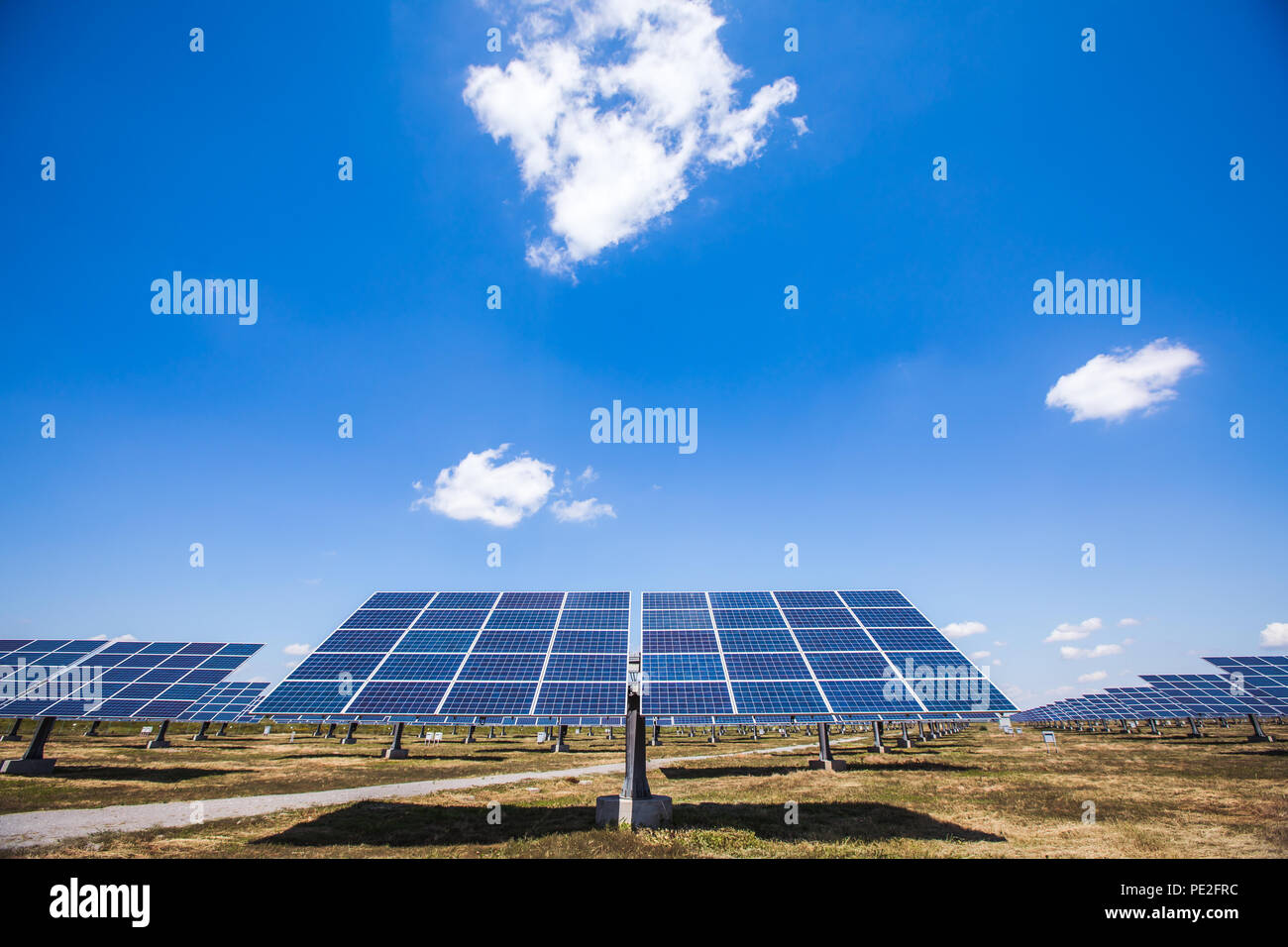 Research production solar cells hi-res stock photography and images - Alamy