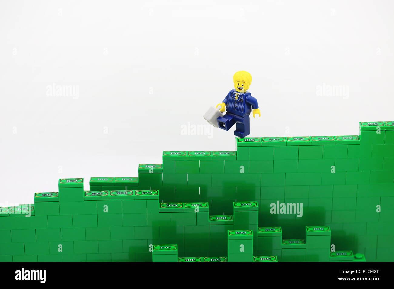 Lego brick wall hi-res stock photography and images - Alamy