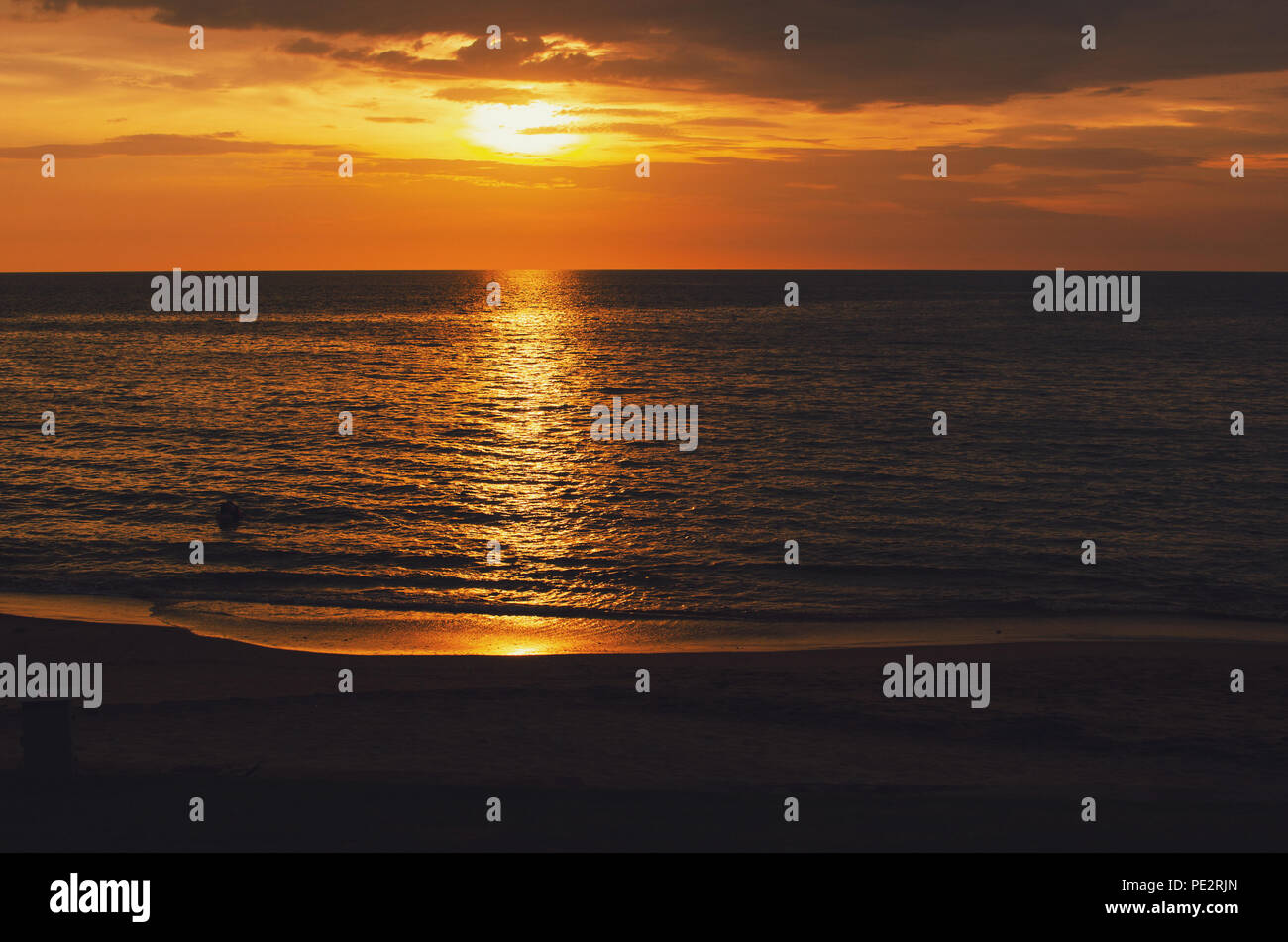 Beautiful sea wave sky sunset hi-res stock photography and images - Alamy