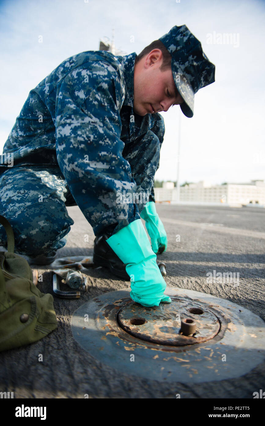 150924-N-DA737-038 BREMERTON, Wash. (Sept. 24, 2015) - Aviation ...