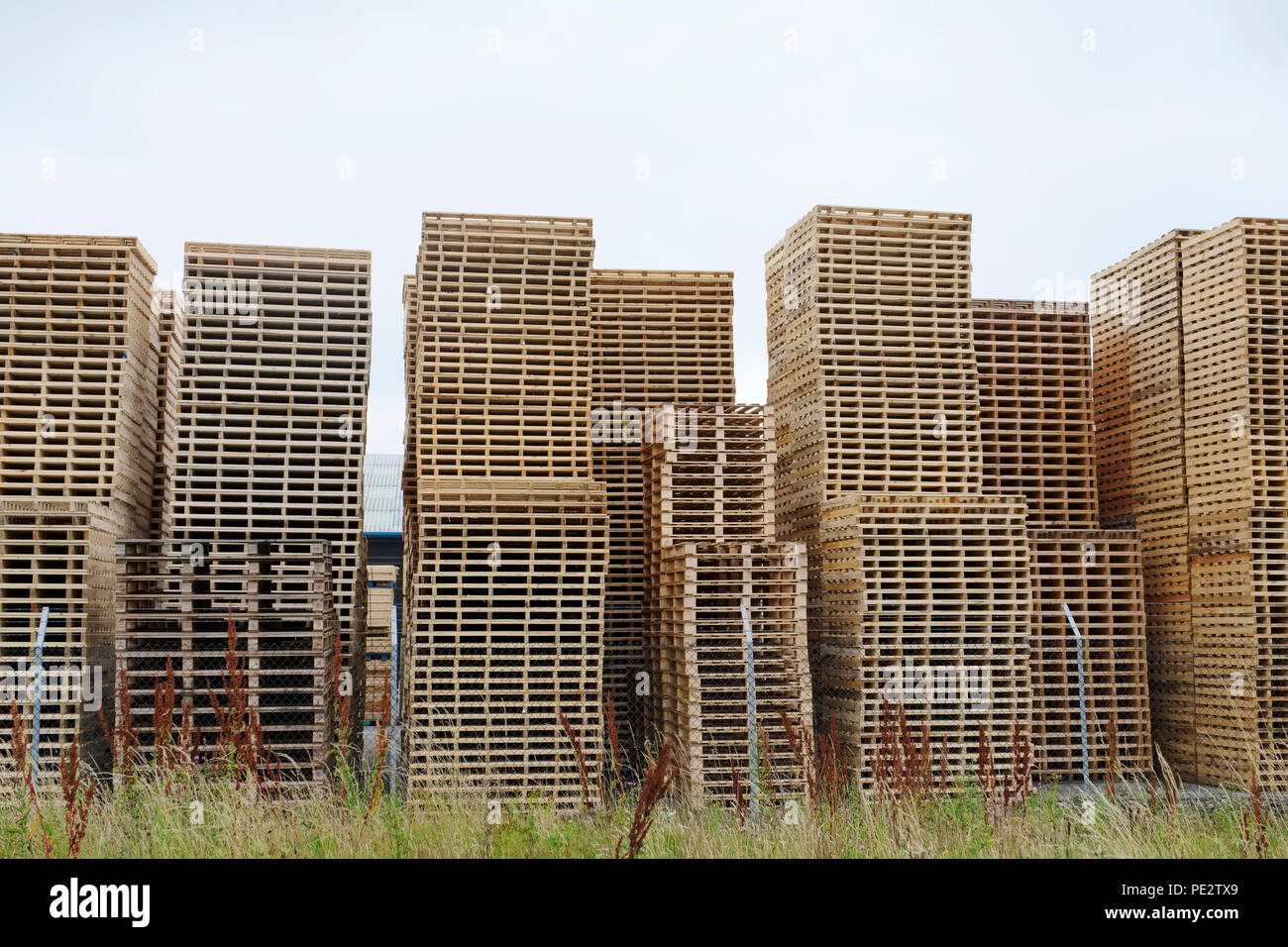 Timber pallets hi-res stock photography and images - Alamy