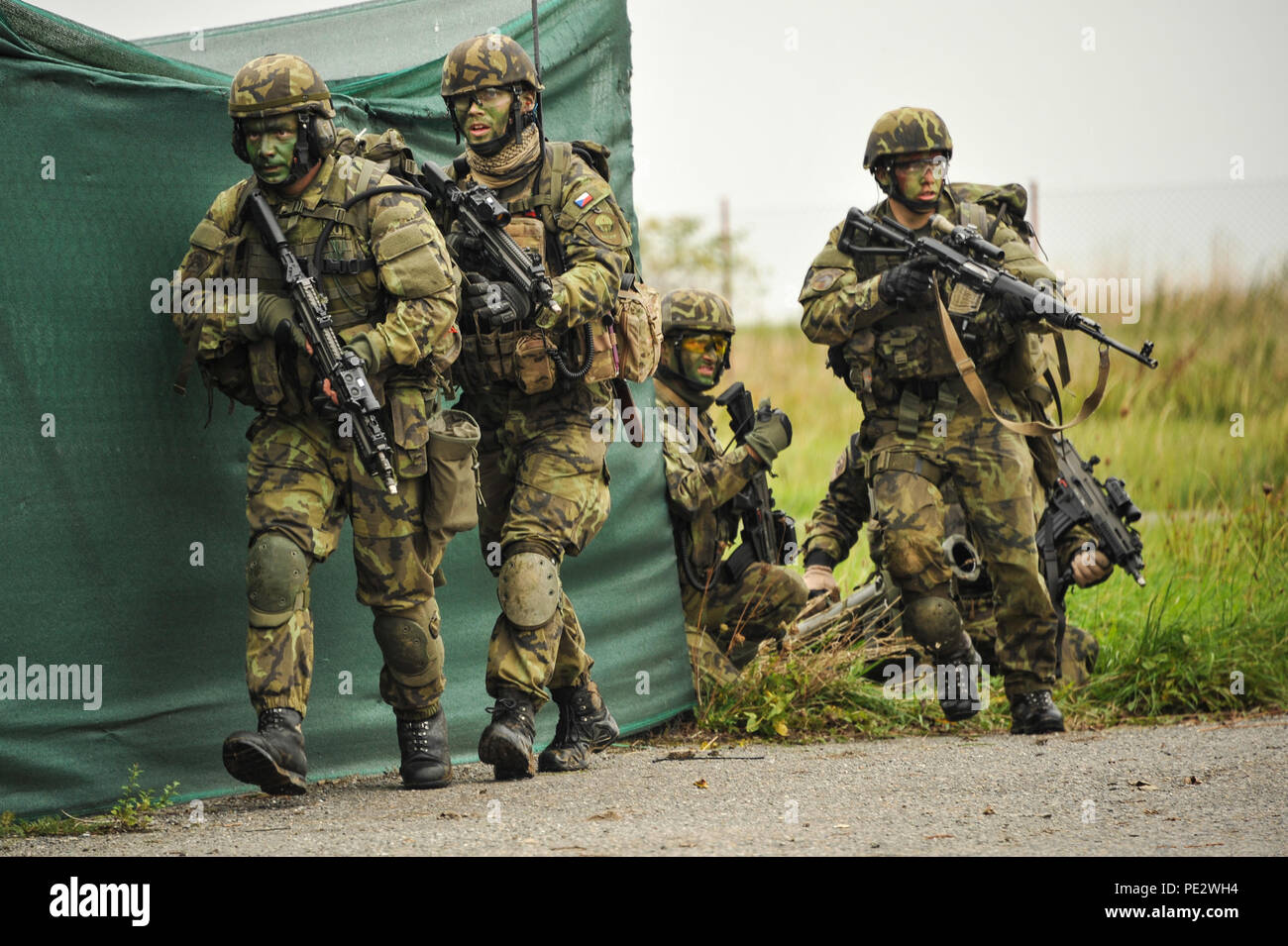 Czech army paratroopers, assigned to the 43rd Airborne Battalion, 4th ...