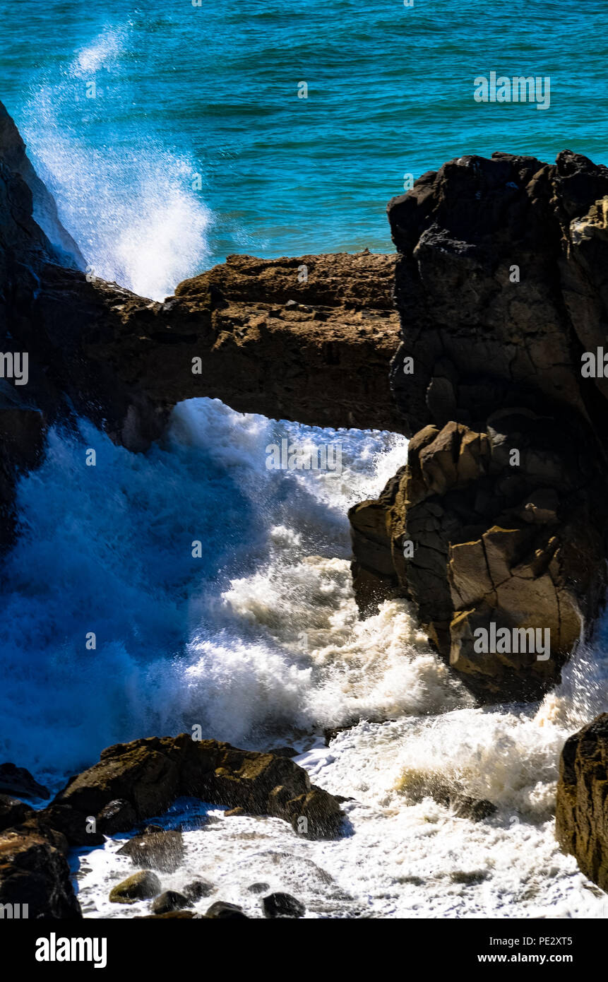 Pacific Ocean waves crashing onto shore at Mugu Rock in Malibu ...