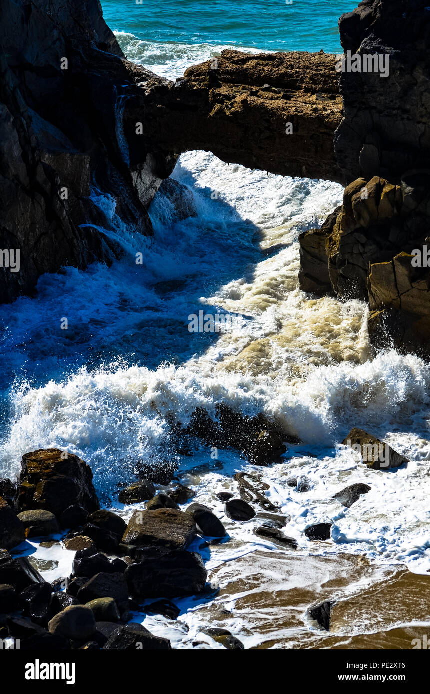 Pacific Ocean waves crashing onto shore at Mugu Rock in Malibu ...