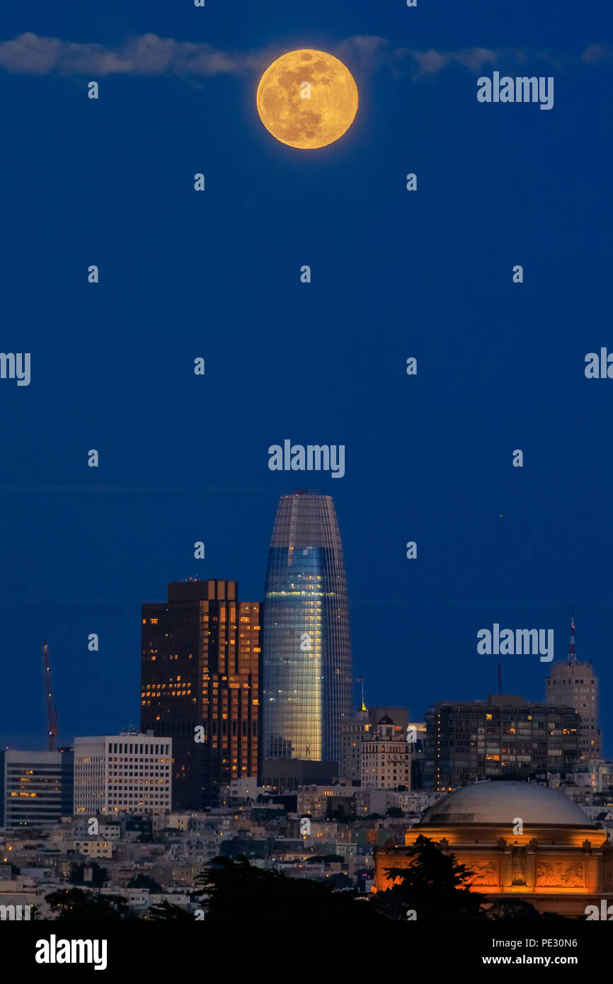 Moonrise architecture hi-res stock photography and images - Alamy