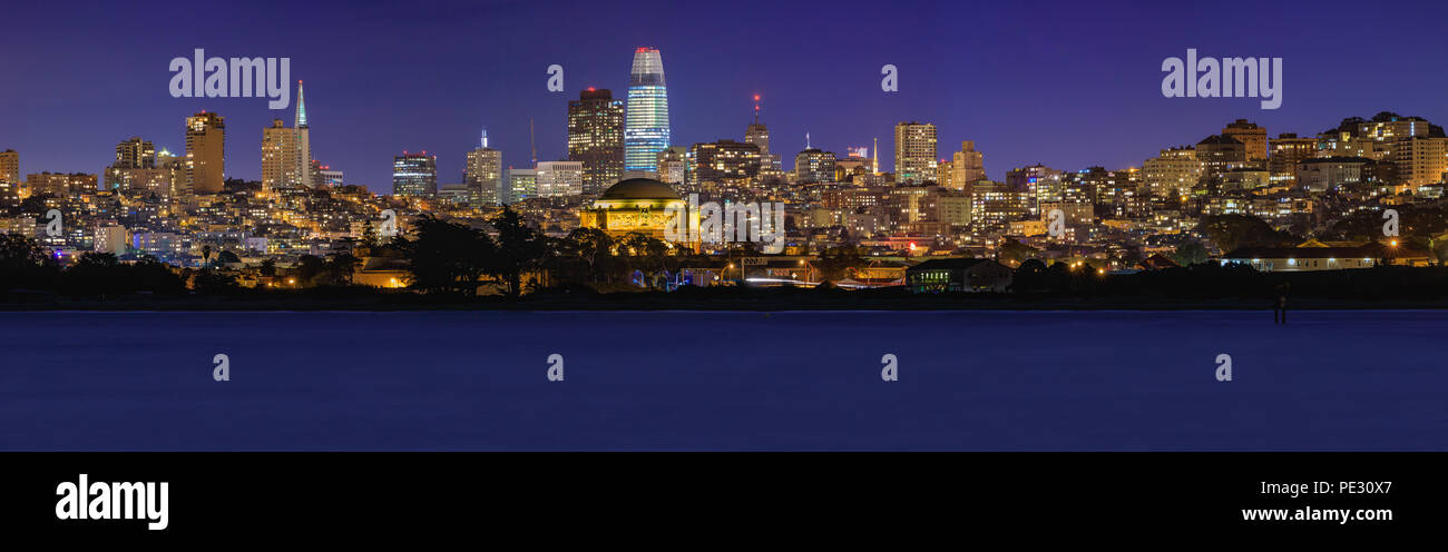 Salesforce tower sunset hi-res stock photography and images - Alamy