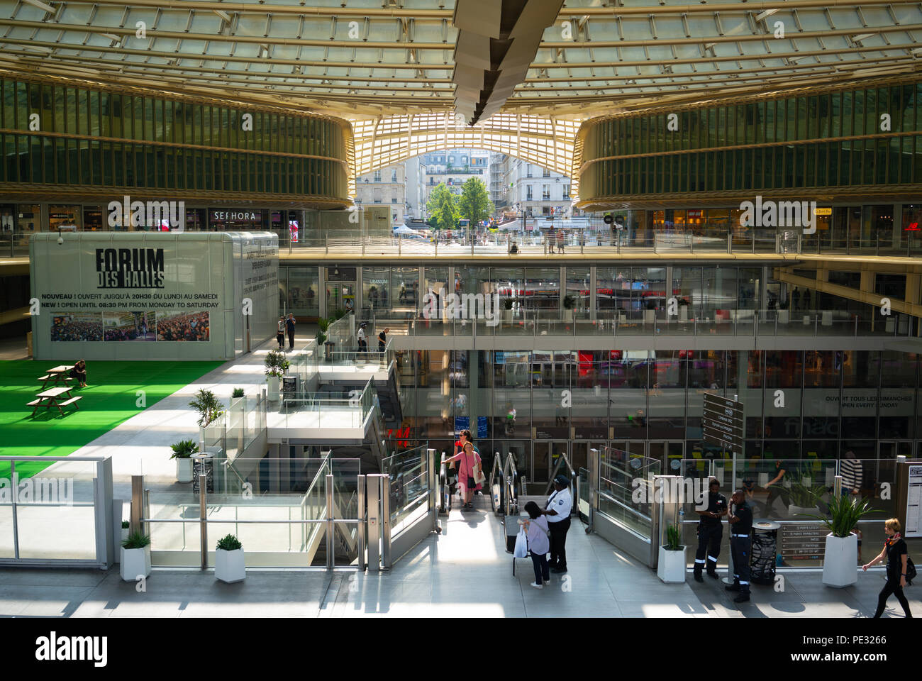 Shopping mall infrastructure hi-res stock photography and images - Alamy