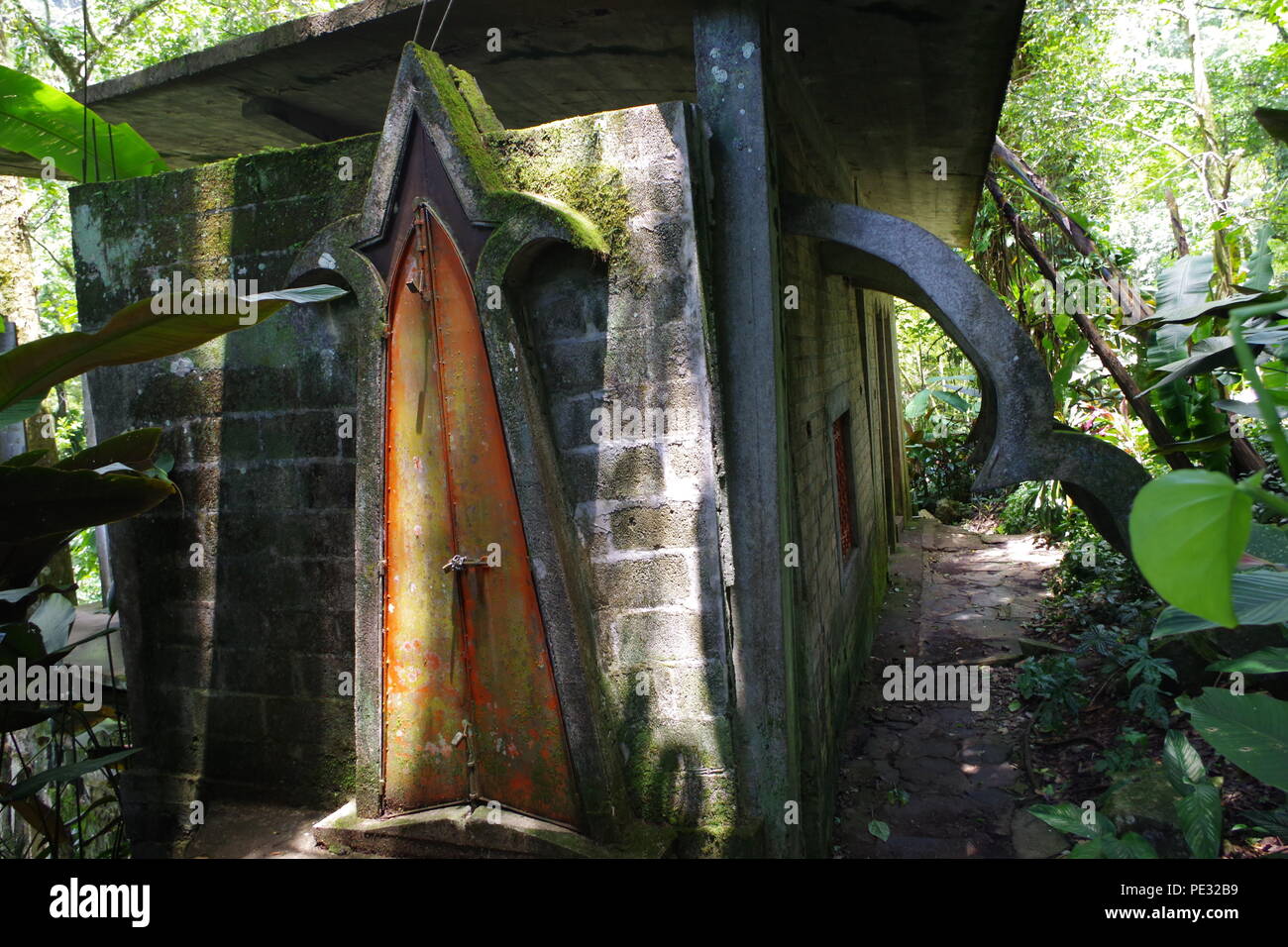 Ruins in rainforest hi-res stock photography and images - Alamy