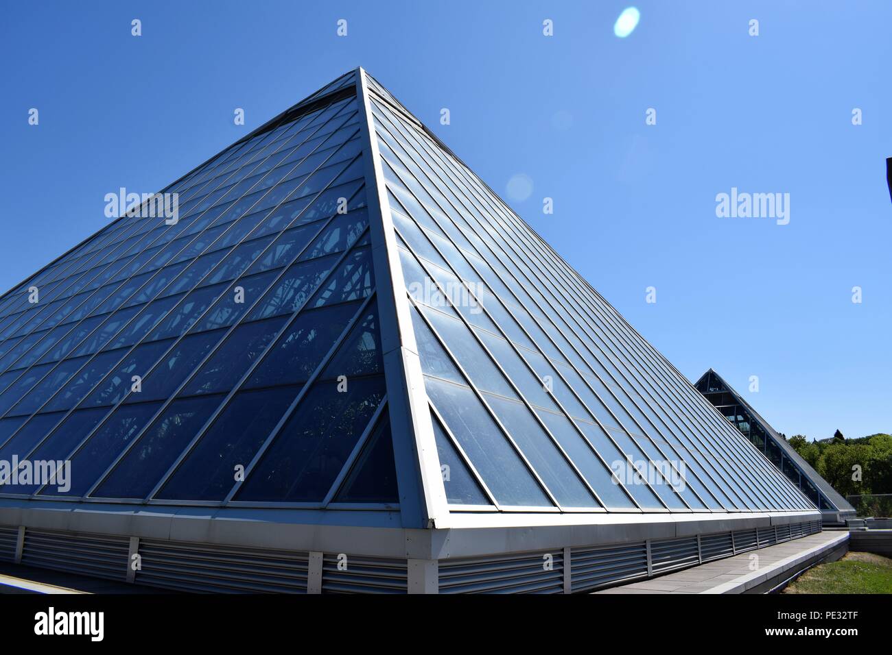 Garden glass pyramid hi-res stock photography and images - Alamy