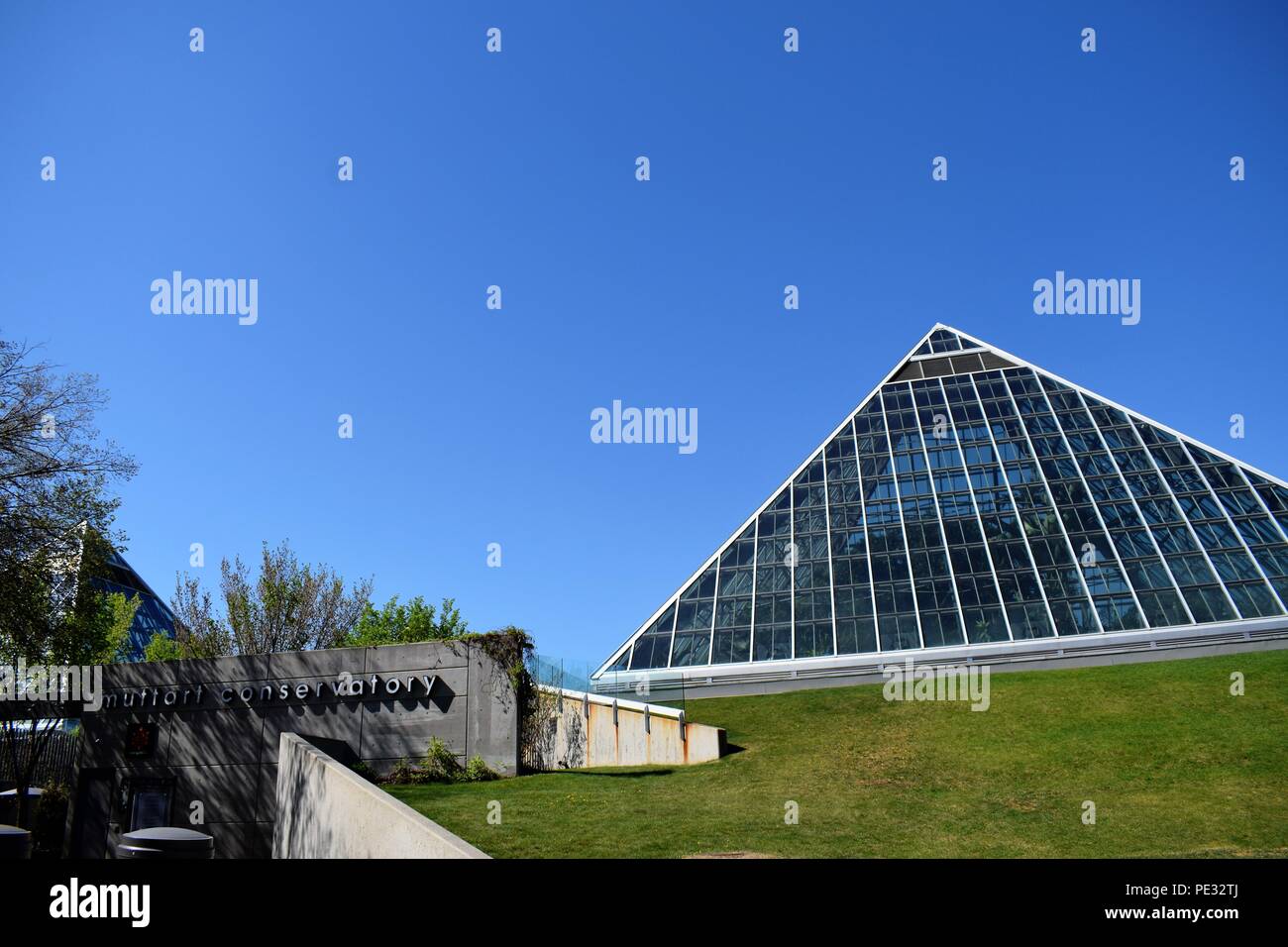 Garden glass pyramid hi-res stock photography and images - Alamy