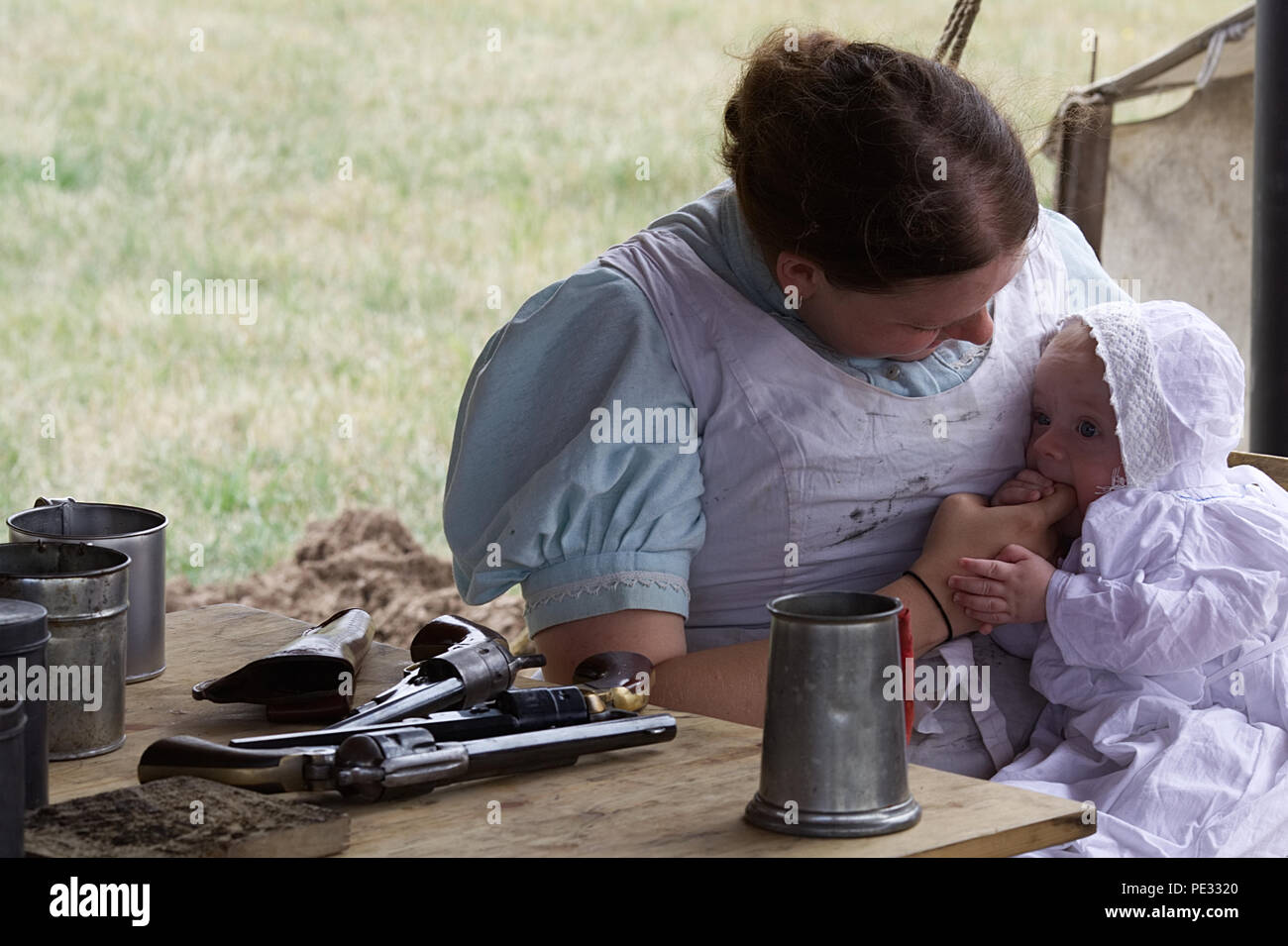 Hand guns hi-res stock photography and images - Alamy
