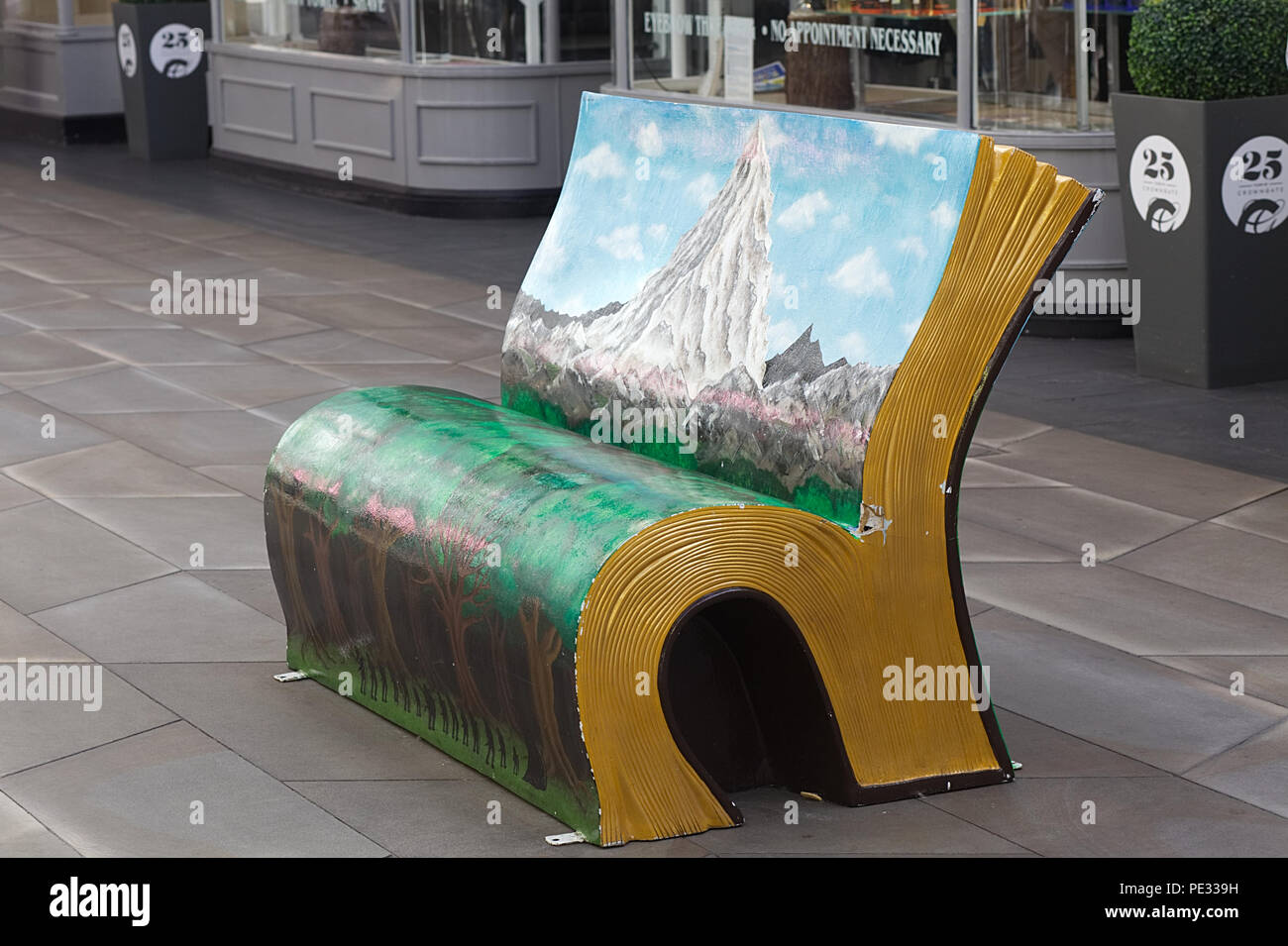 Open book sculpture hi-res stock photography and images - Alamy