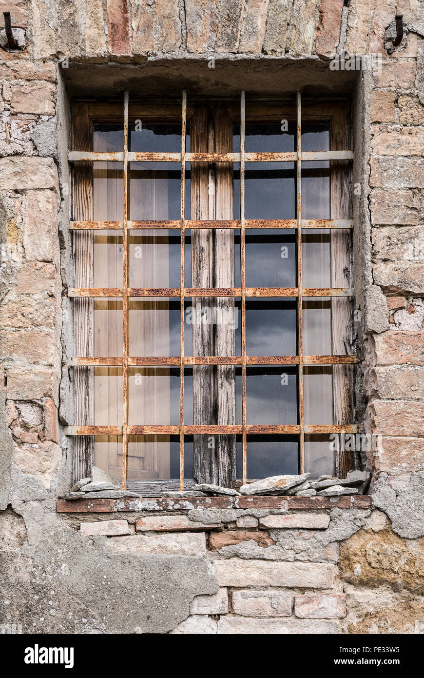 Old country farmhouse windows hi-res stock photography and images - Alamy