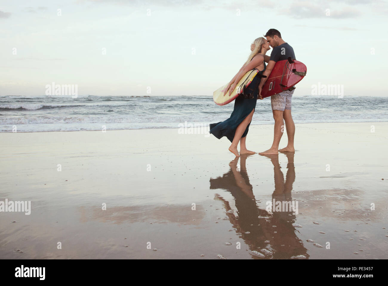 Surfer couple hi-res stock photography and images - Alamy