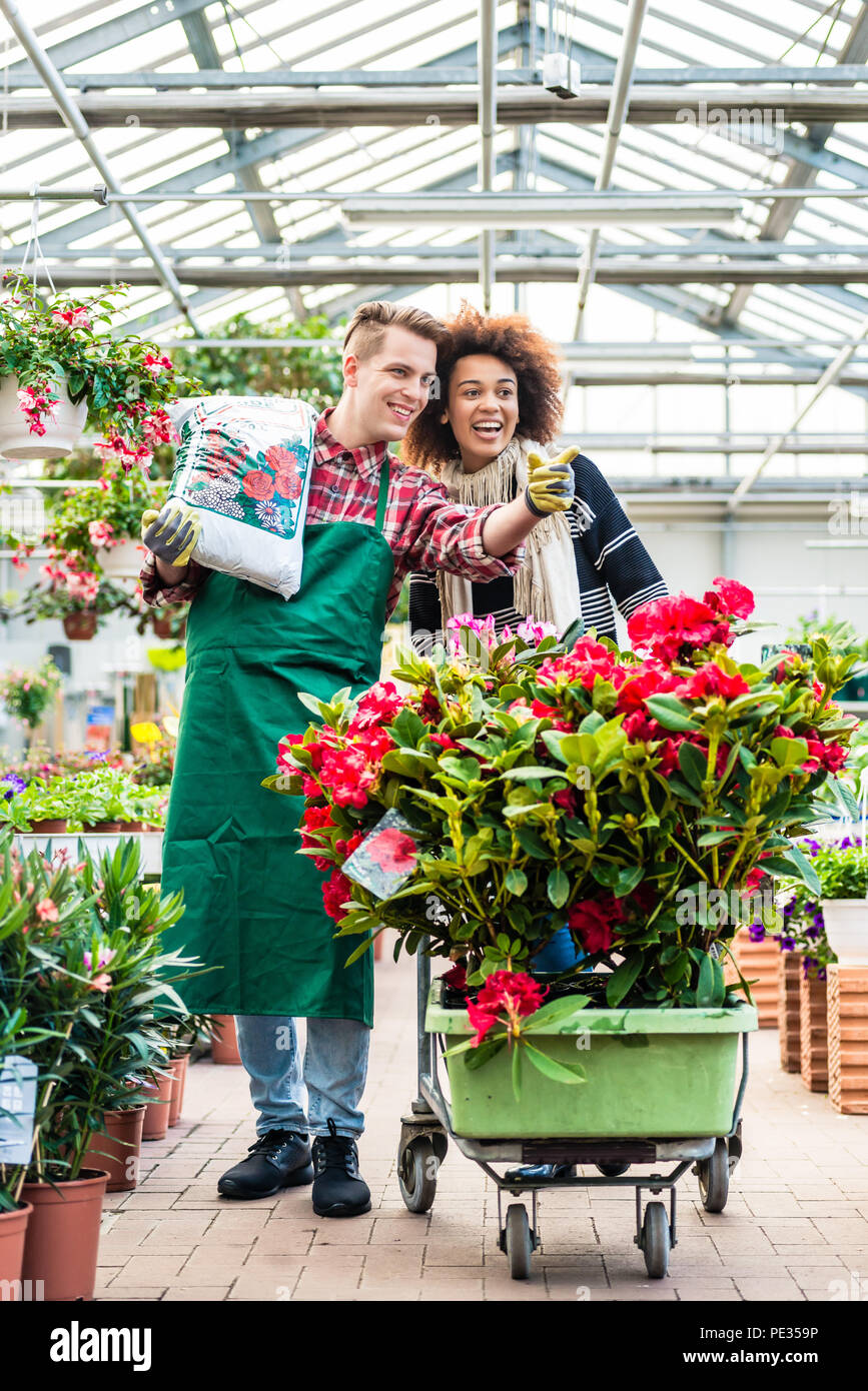 Talking to customer market hi-res stock photography and images - Alamy