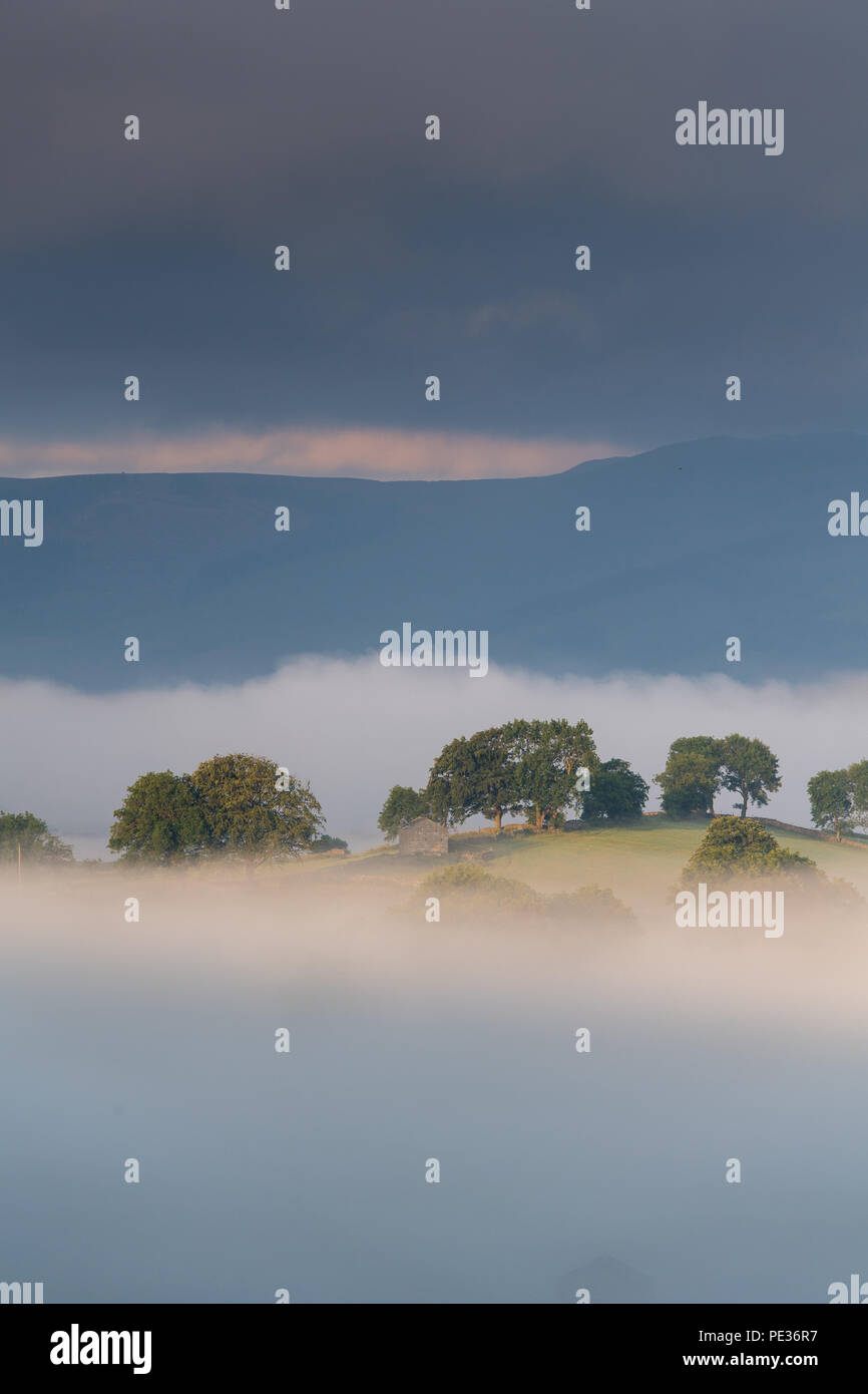 Yorkshire dales lake sunrise hi-res stock photography and images - Alamy