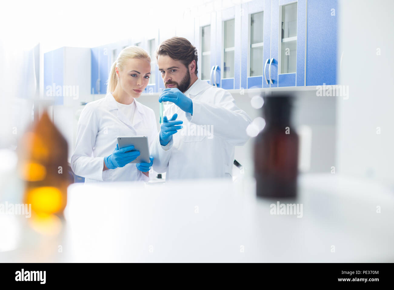 Smart scientists hi-res stock photography and images - Alamy