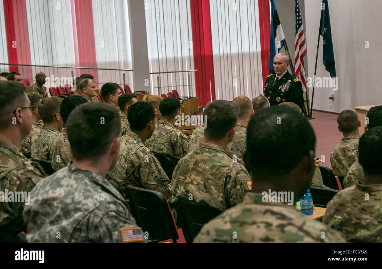 Gen. Martin Dempsey, chairman of the Joint Chiefs of Staff talks to ...