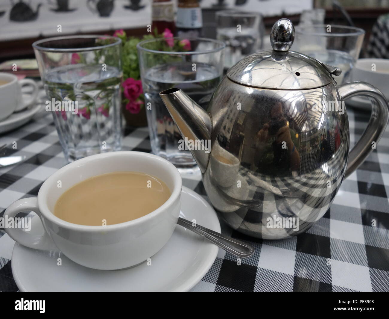 Traditional English tea Stock Photo - Alamy