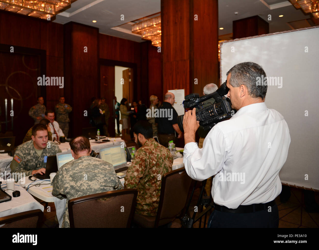 U s ambassador susan elliot hi-res stock photography and images - Alamy