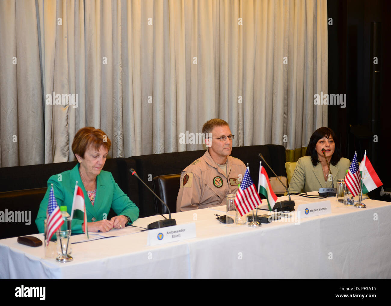 U s ambassador susan elliot hi-res stock photography and images - Alamy