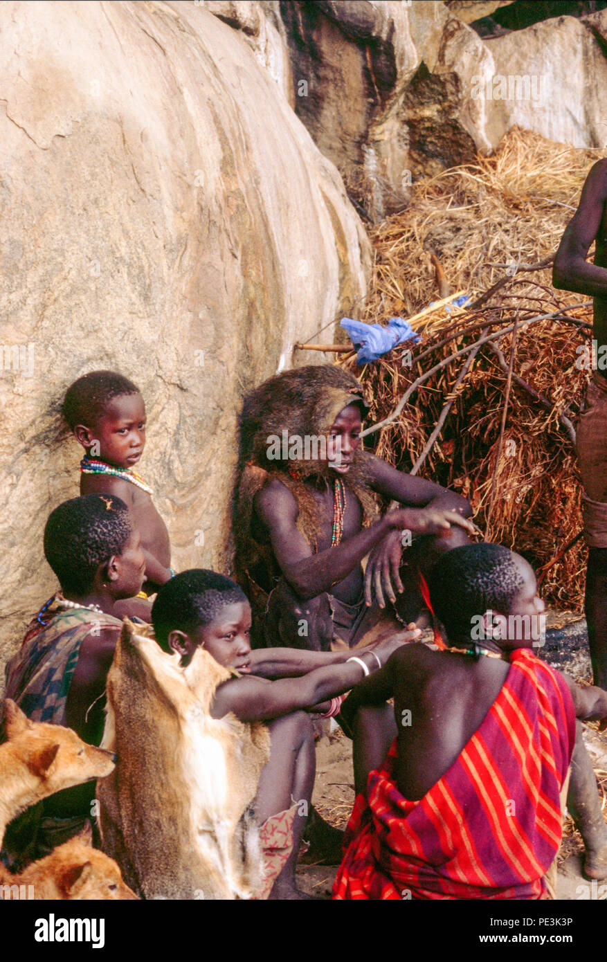 Hunter gatherer hadza tribe hunting hi-res stock photography and images ...