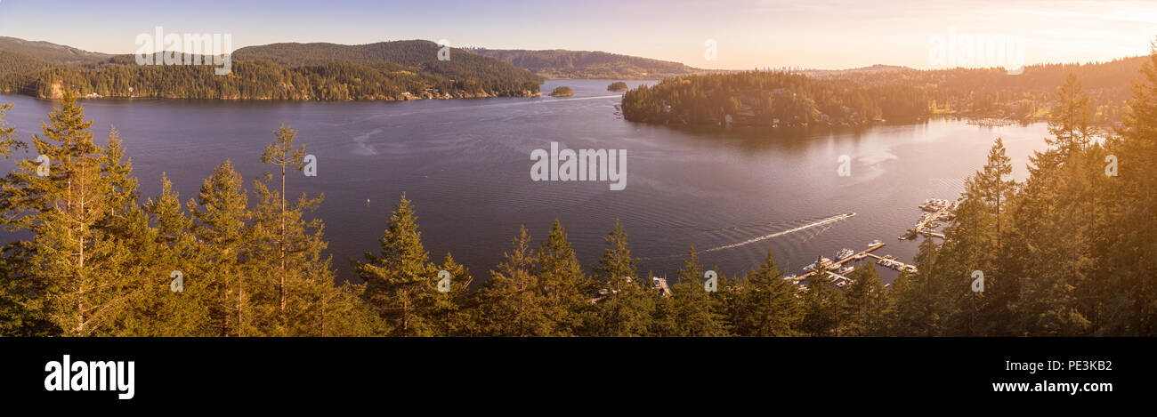 Down deep cove hi-res stock photography and images - Alamy