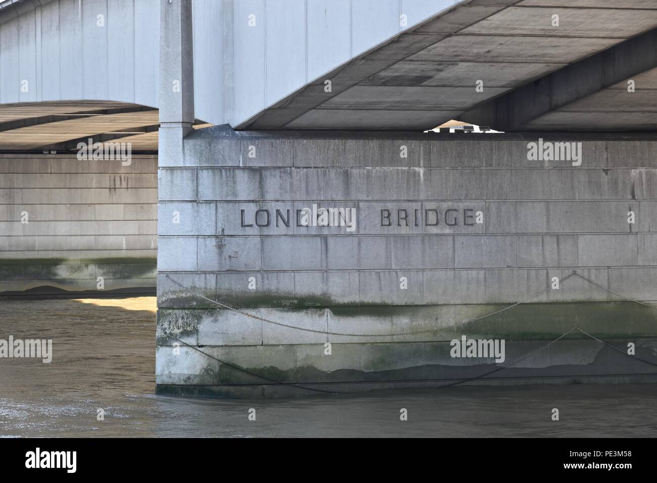 This famous and historic London Bridge spanning the River Thames ...