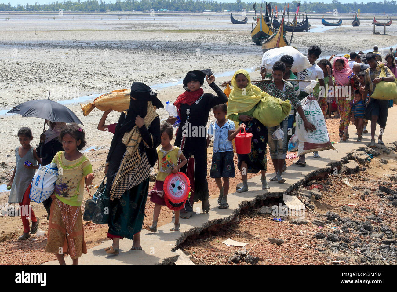 Rohingya boat boy refugees hi-res stock photography and images - Alamy