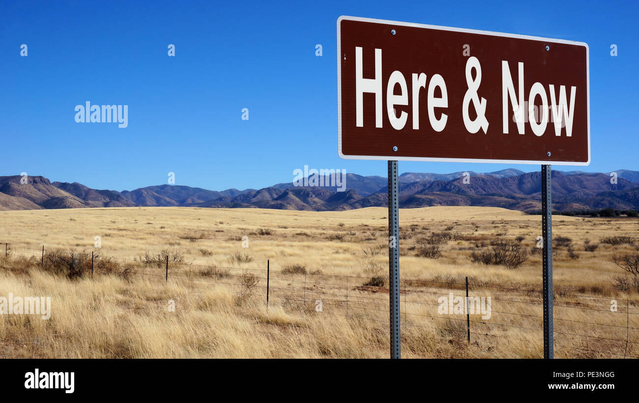 Now brown road sign hi-res stock photography and images - Alamy