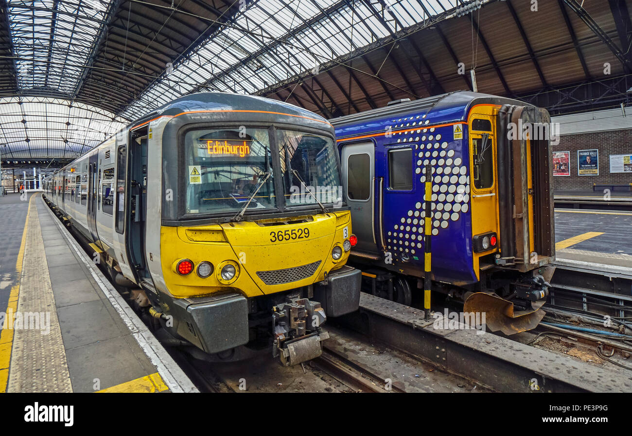 Class 365 electric multiple unit hi-res stock photography and images ...