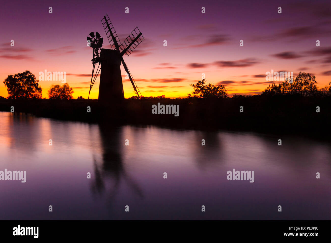 Turf fen windmill hi-res stock photography and images - Alamy