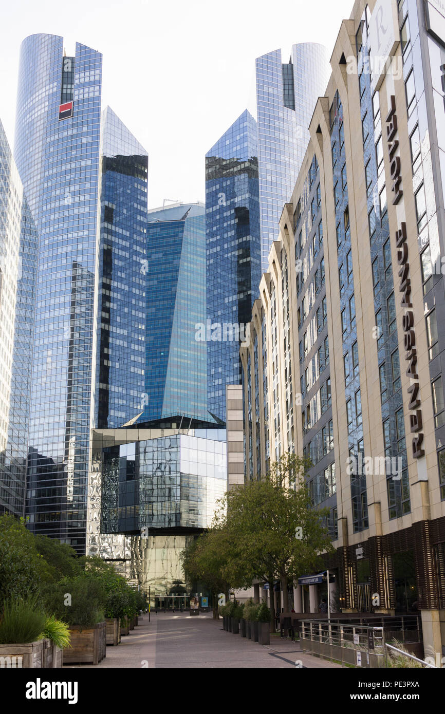 Paris La Defense - Business and financial district of Paris, La Defense ...