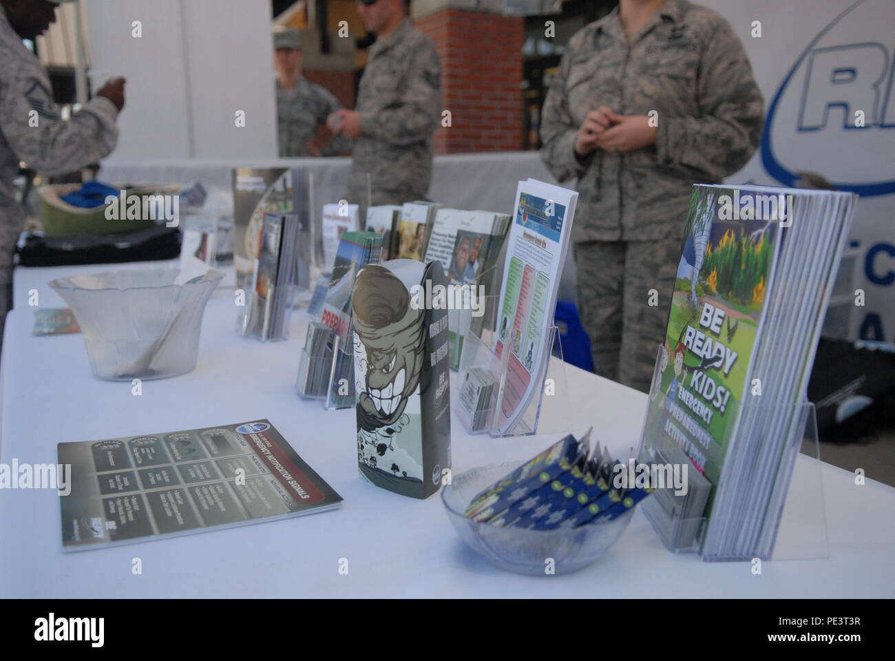 Mobile emergency operations center hi-res stock photography and images ...