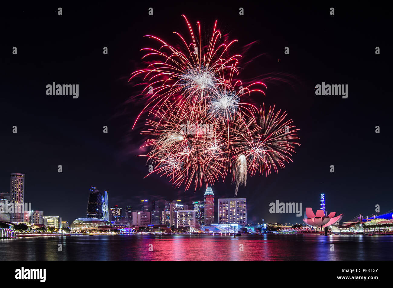 Beautiful firework display at Singapore Marina Bay for Singapore ...