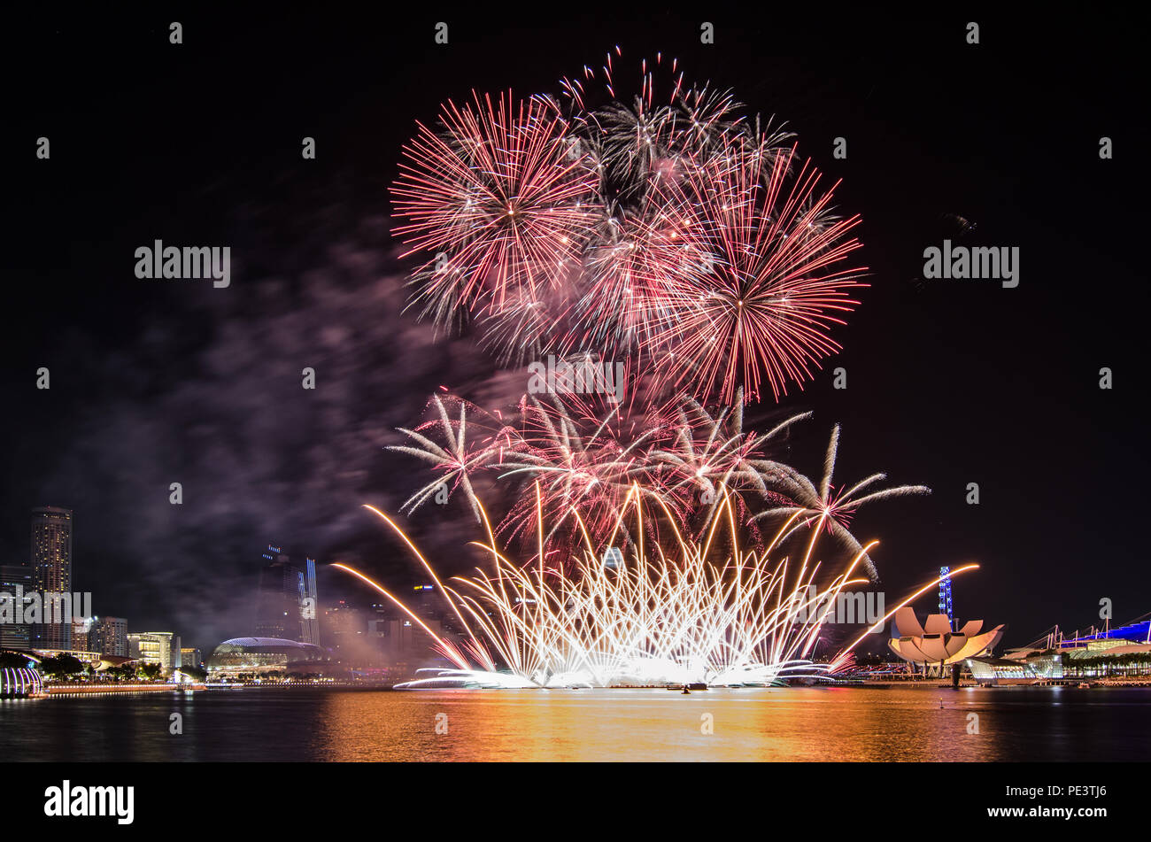 Beautiful firework display at Singapore Marina Bay for Singapore ...