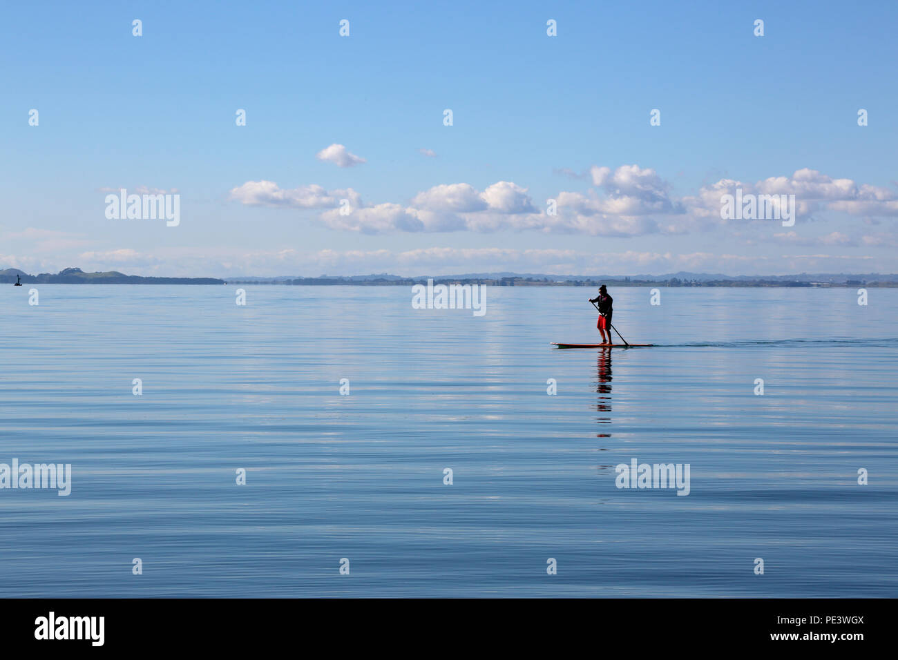 One paddle boarder hi-res stock photography and images - Alamy