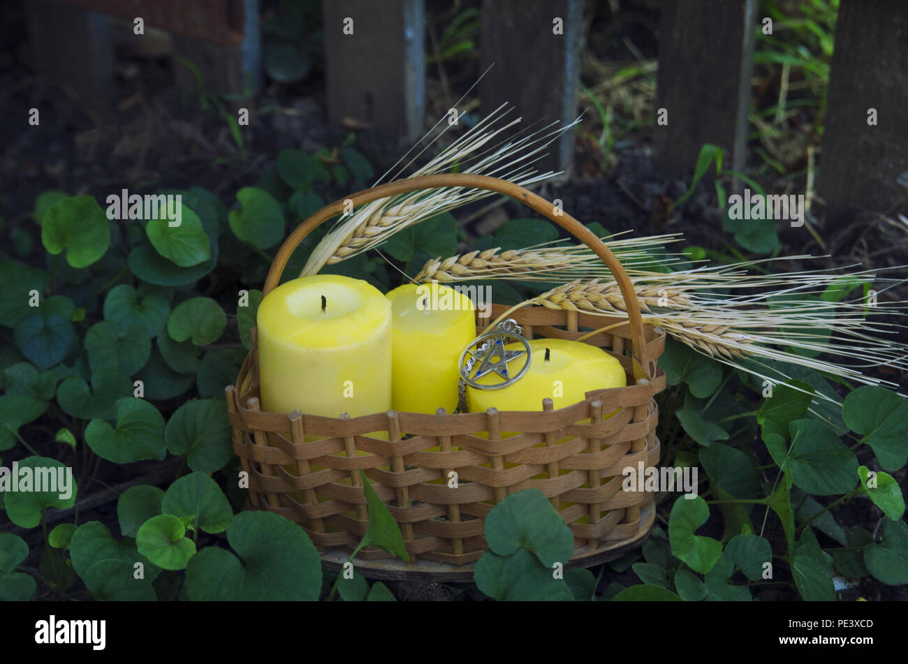 Wiccan ritual hi-res stock photography and images - Alamy