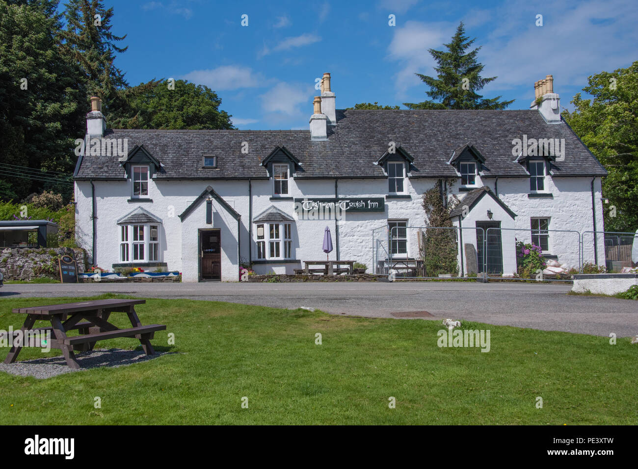 The clachan inn hi-res stock photography and images - Alamy