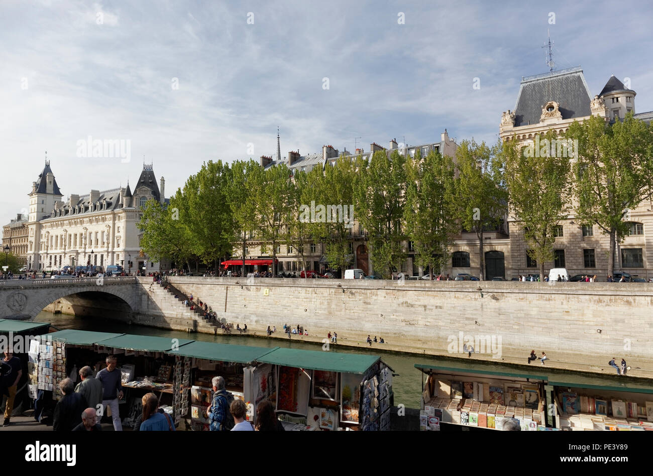 Various buildings in Paris showing traditional architecture Stock Photo ...