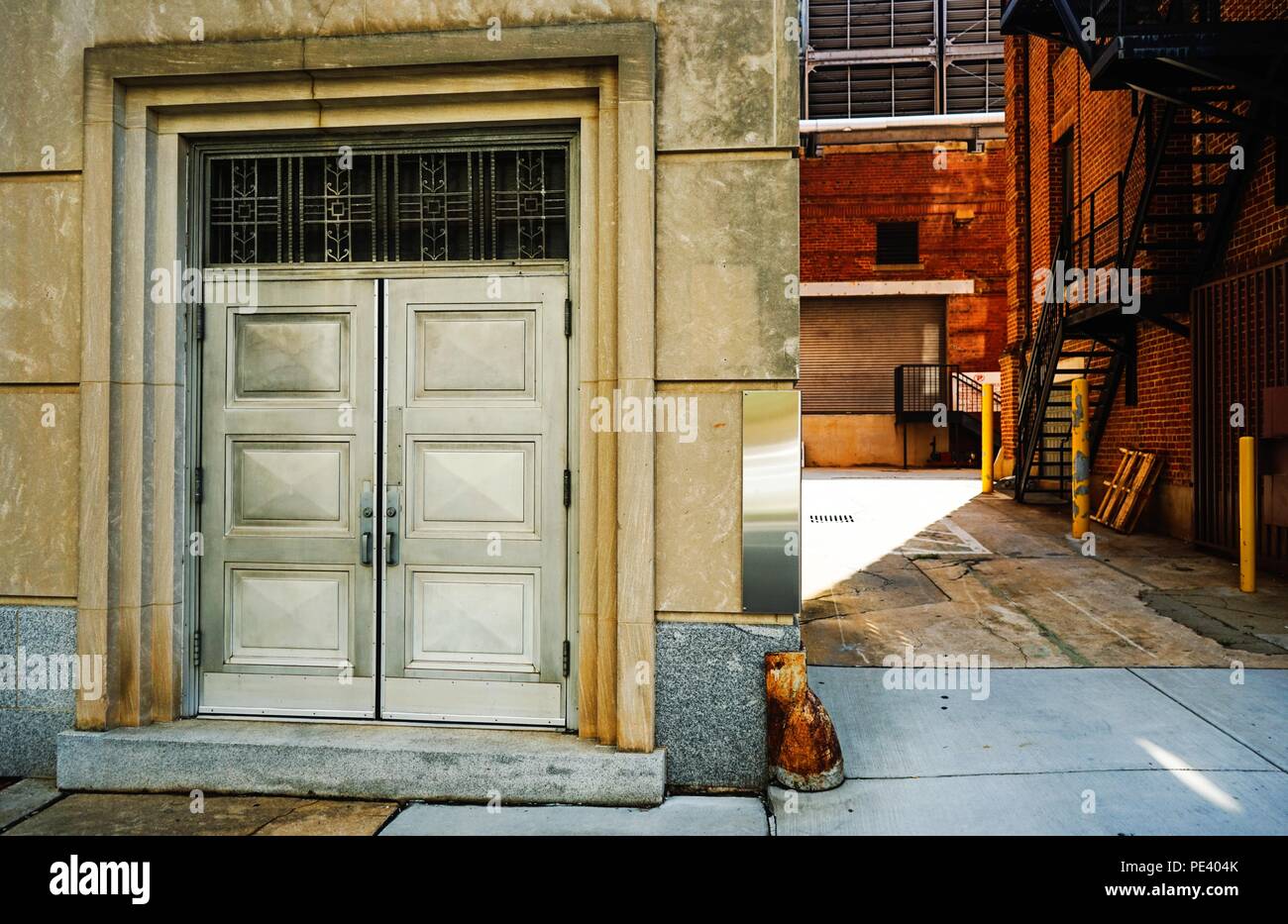Silver door alley hi-res stock photography and images - Alamy