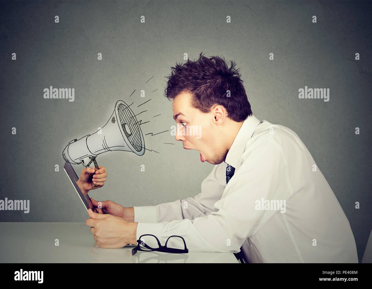 Computer screen screaming hi-res stock photography and images - Alamy