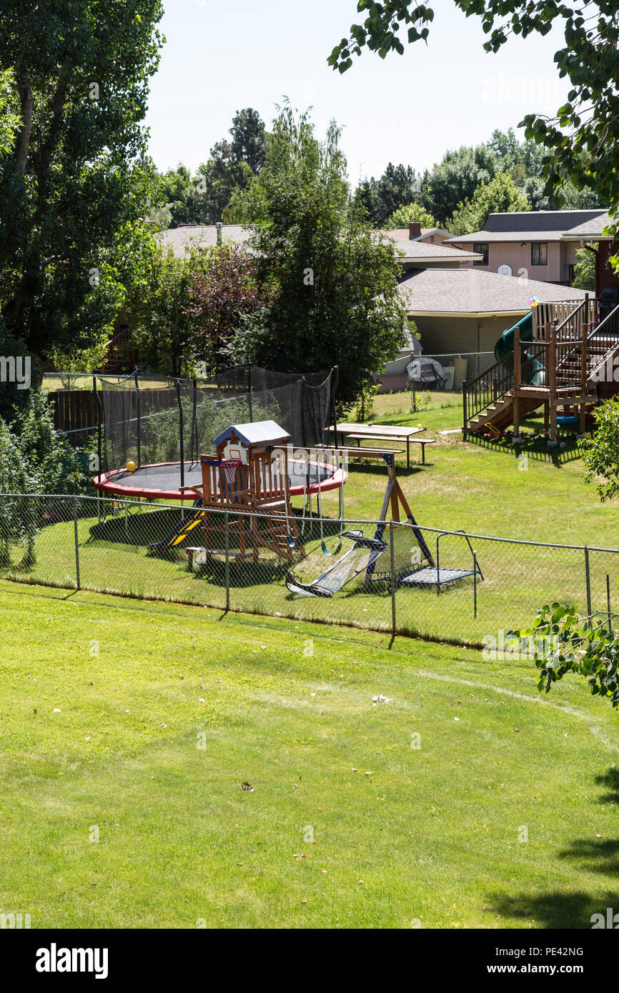 Backyards in suburban neighborhood hi-res stock photography and images ...