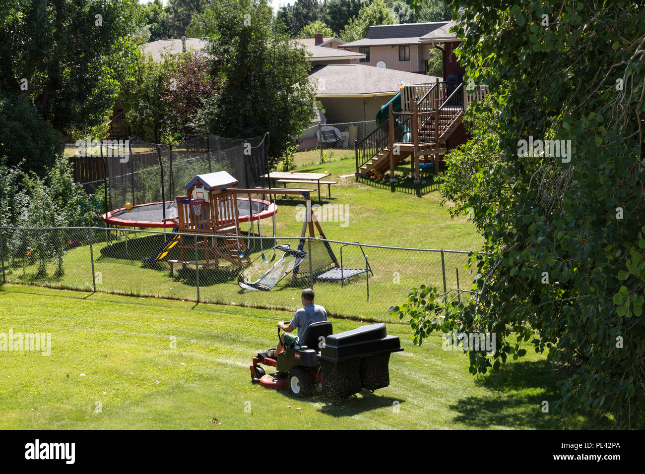Seasonal yard work hi-res stock photography and images - Alamy