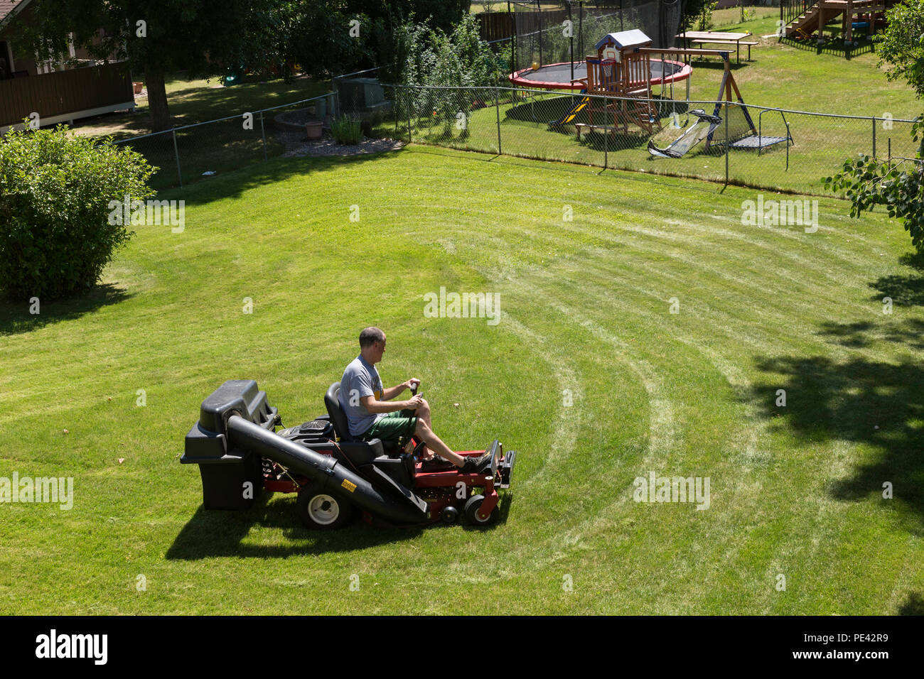 Man doing yard work hi-res stock photography and images - Alamy