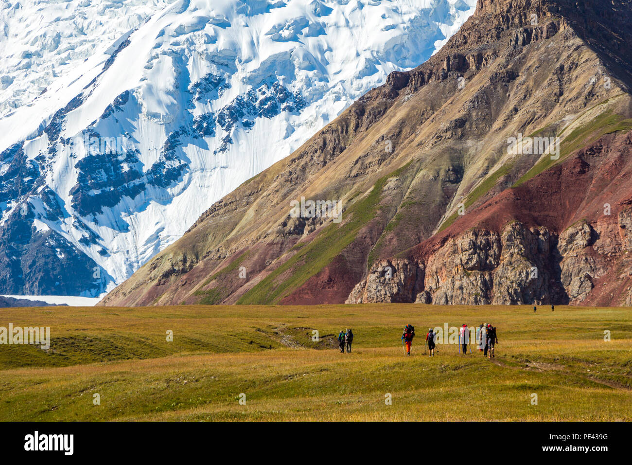 Stunning mountain backdrop hi-res stock photography and images - Alamy