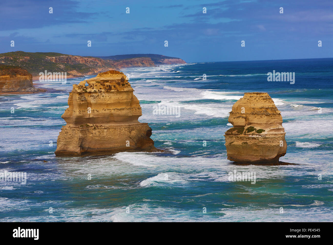 The Twelve Apostles limestone stacks, Port Campbell National Park ...